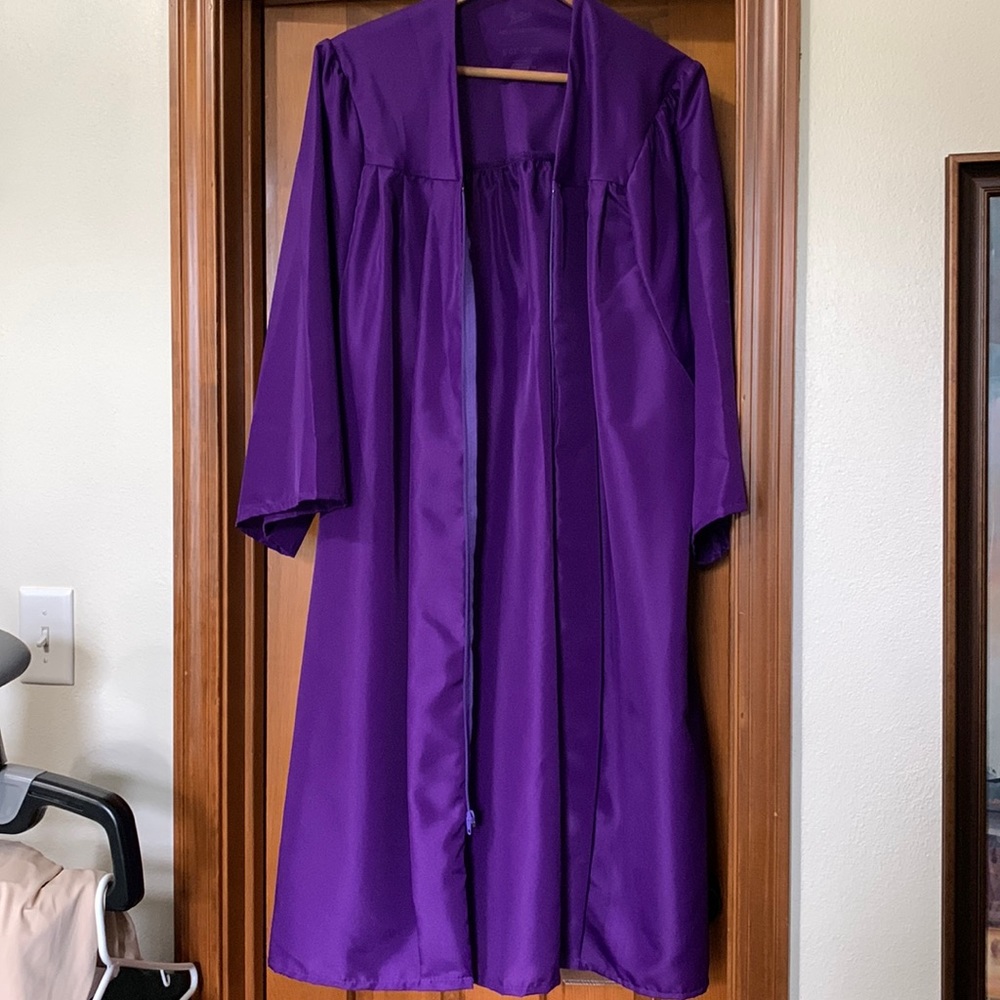 Jostens Graduation Gown - Gem